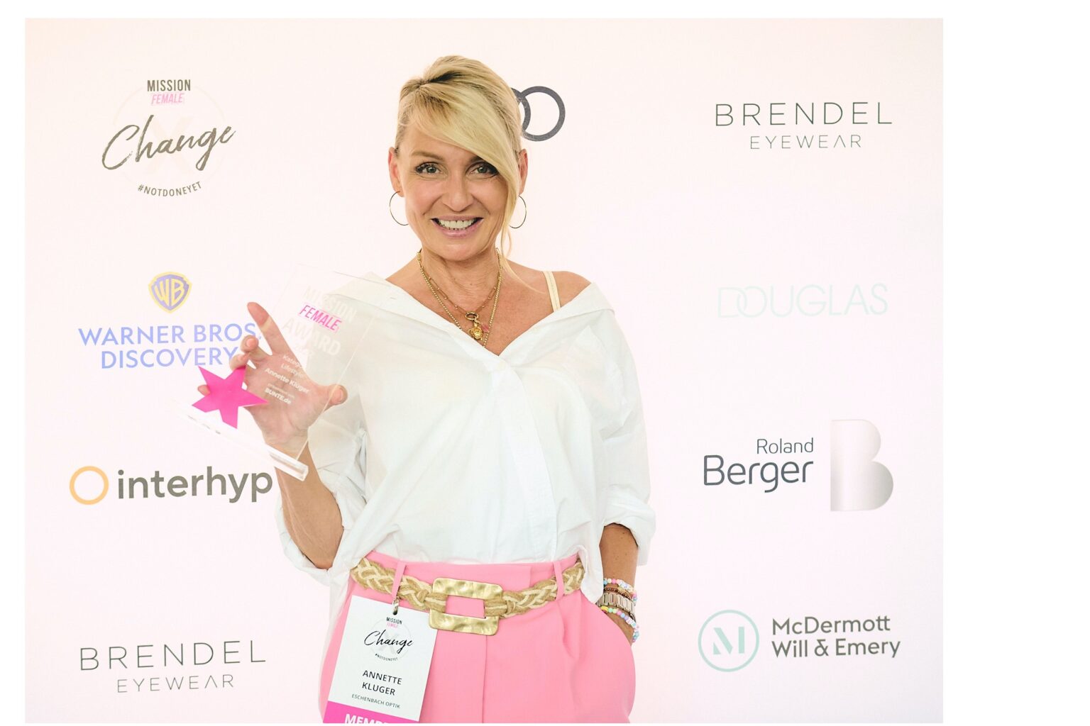 Mission completed: Annette Kluger gewinnt Lifestyle Award 2022 › eyebizz